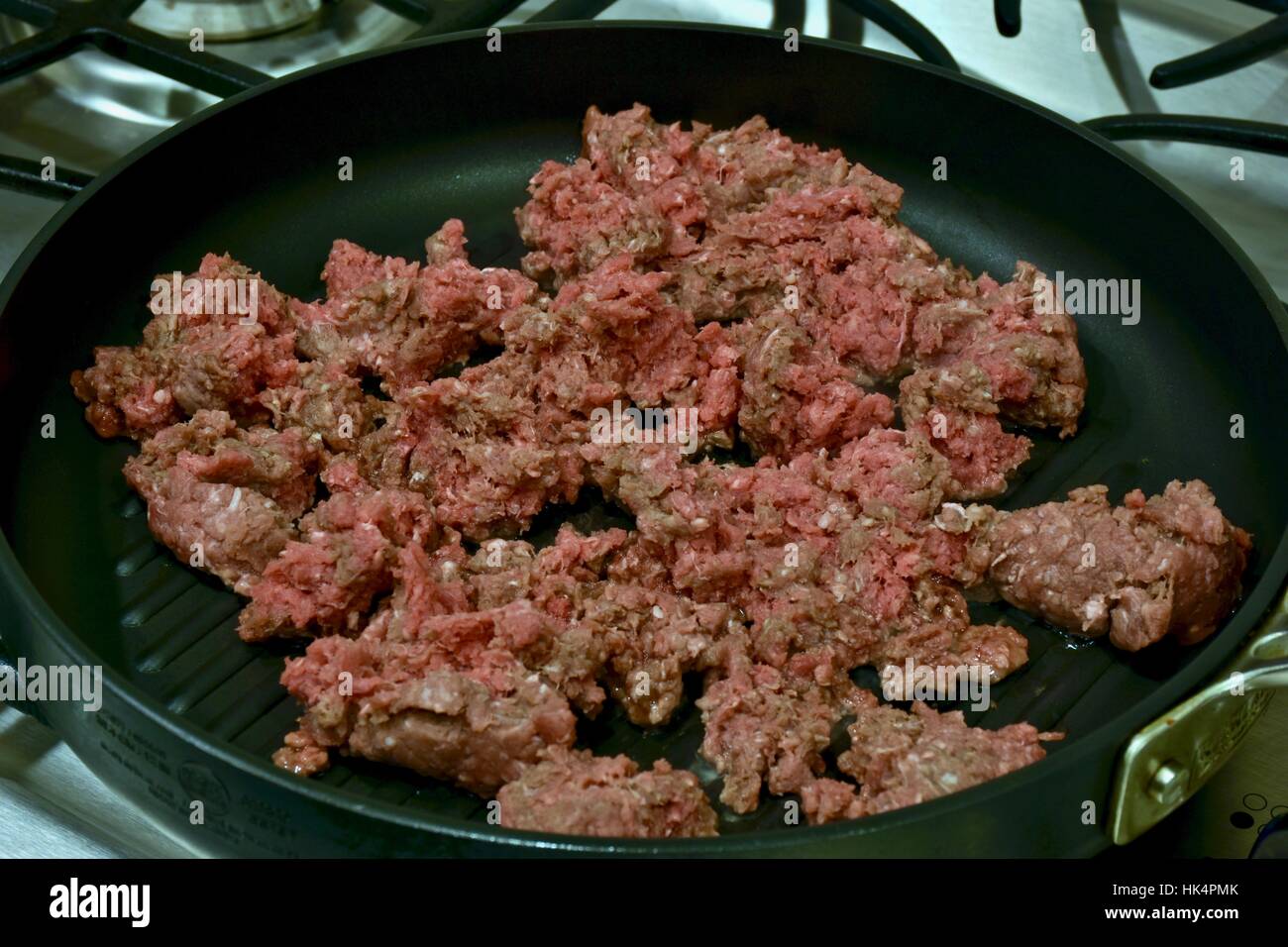 cooking ground beef in preparation of a meal Stock Photo - Alamy