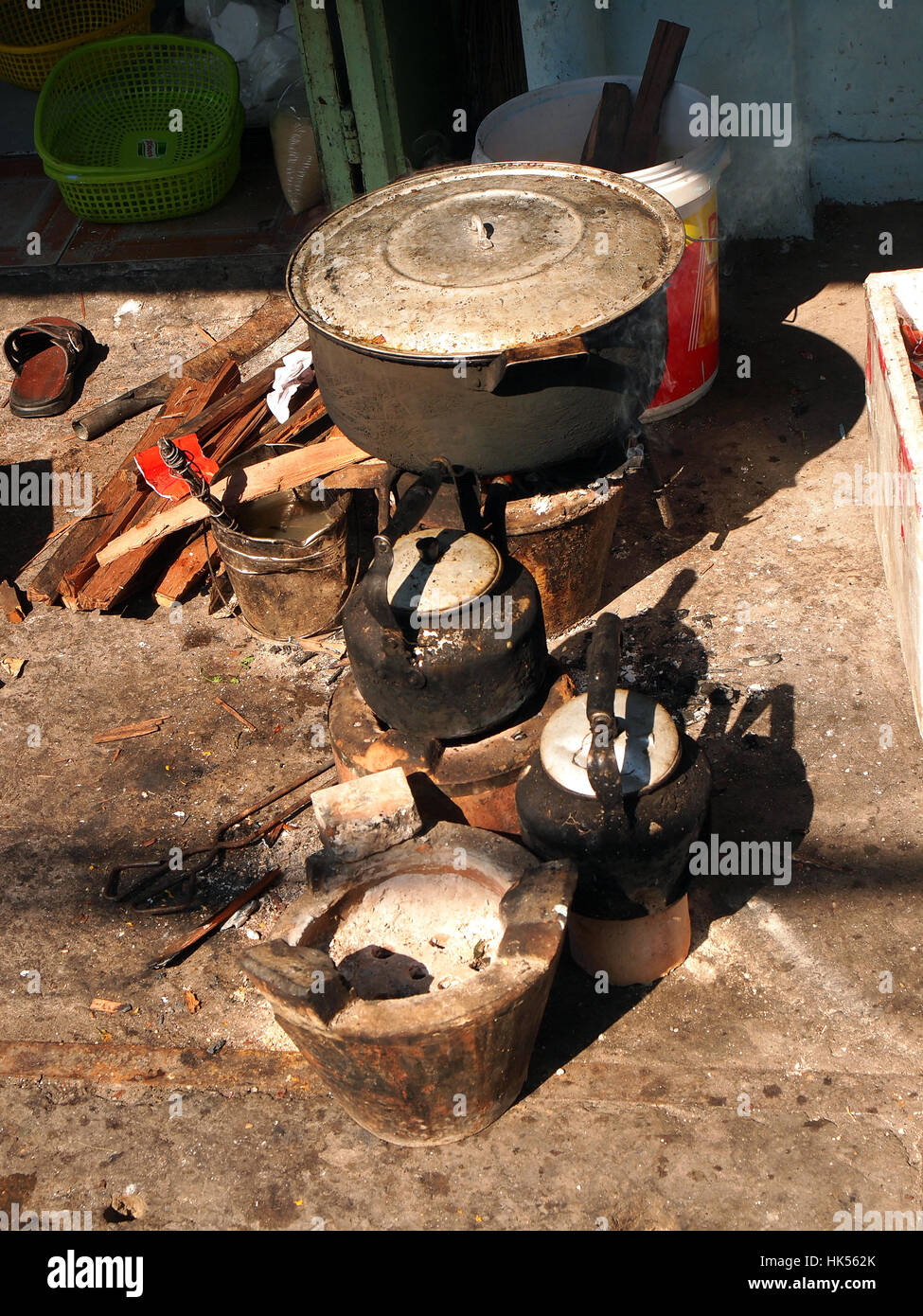 Big pot hi-res stock photography and images - Alamy