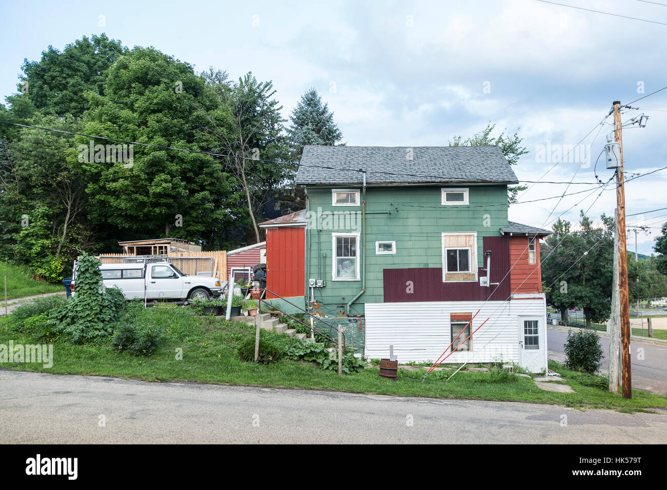 House on street corner usa hi-res stock photography and images - Alamy