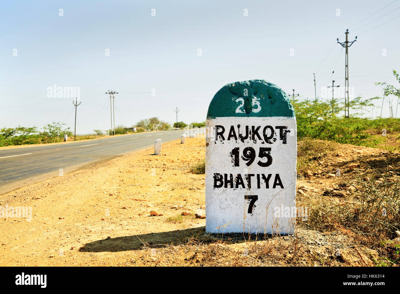 India kilometer sign hi-res stock photography and images - Alamy