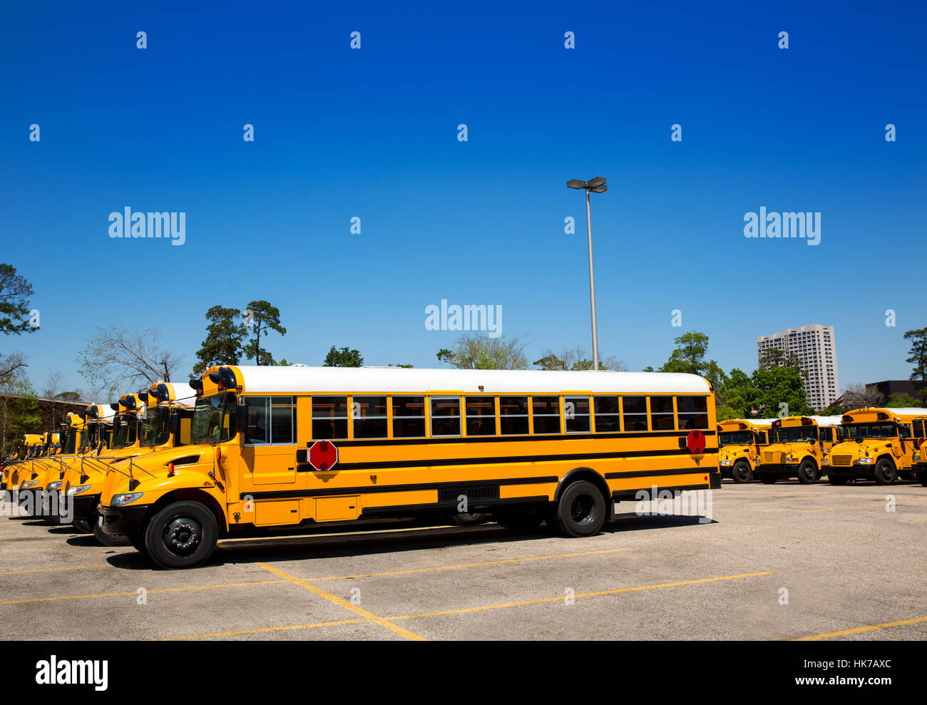 Primary school buses hi-res stock photography and images - Alamy