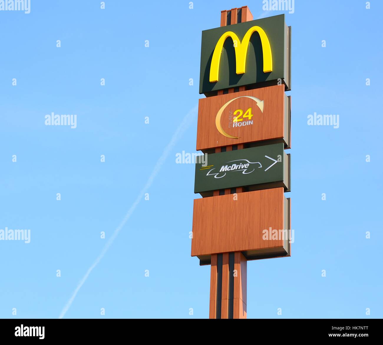 Mcdrive Sign With Mcdonalds Logo Stock Photos & Mcdrive Sign With ...