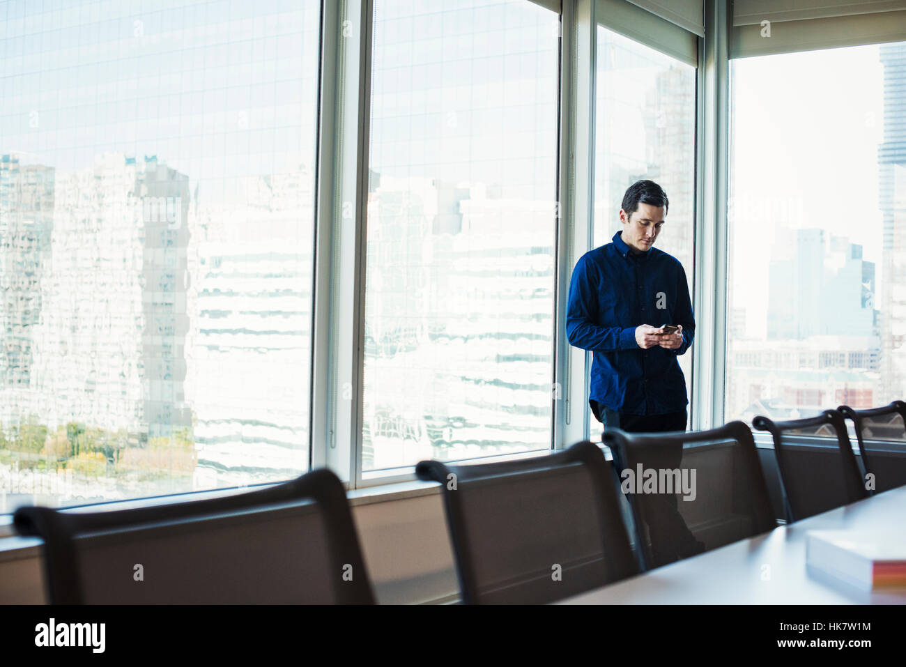 Person standing next table hi-res stock photography and images - Alamy