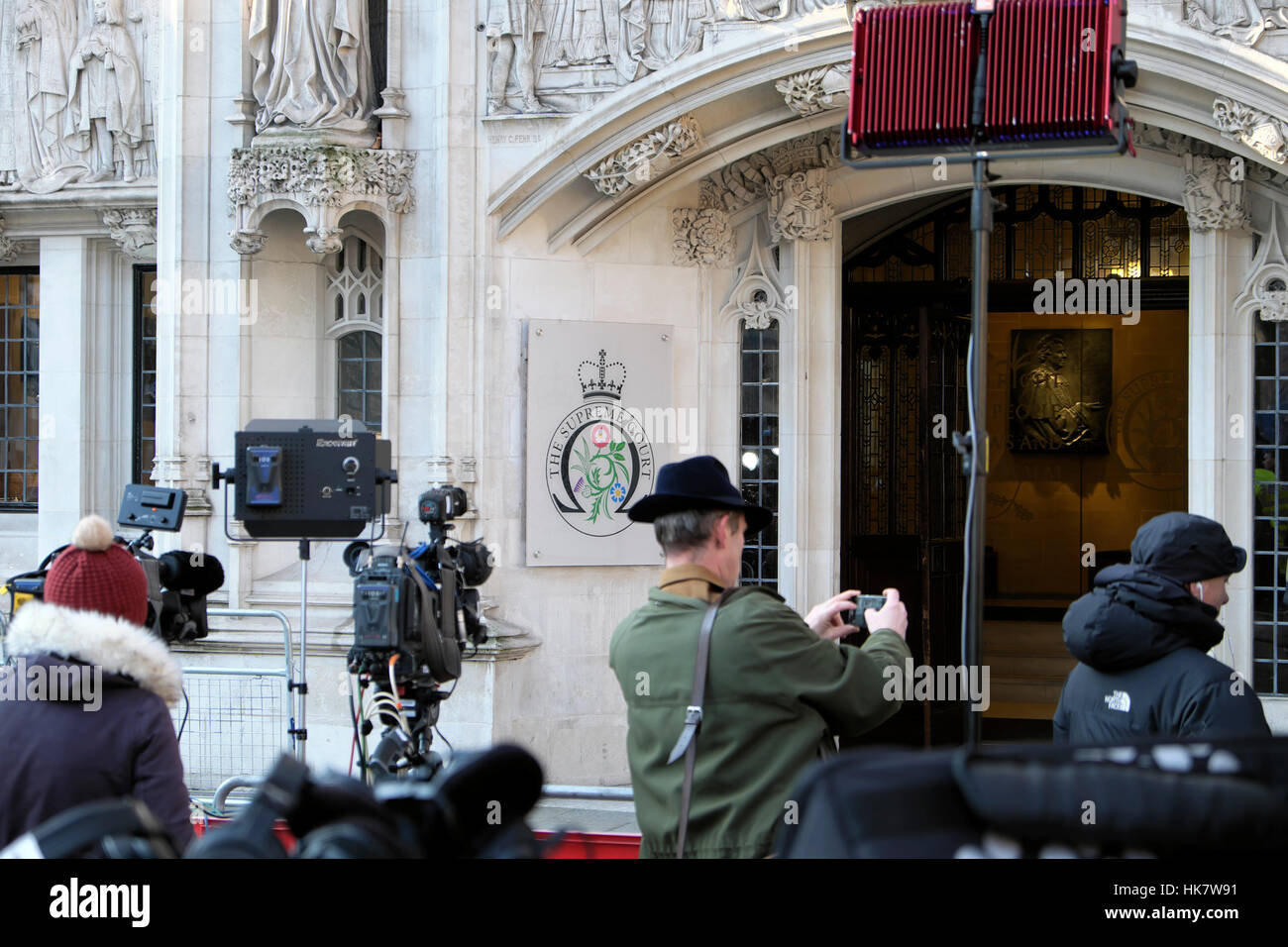 Bbc television camera crew hi-res stock photography and images - Alamy
