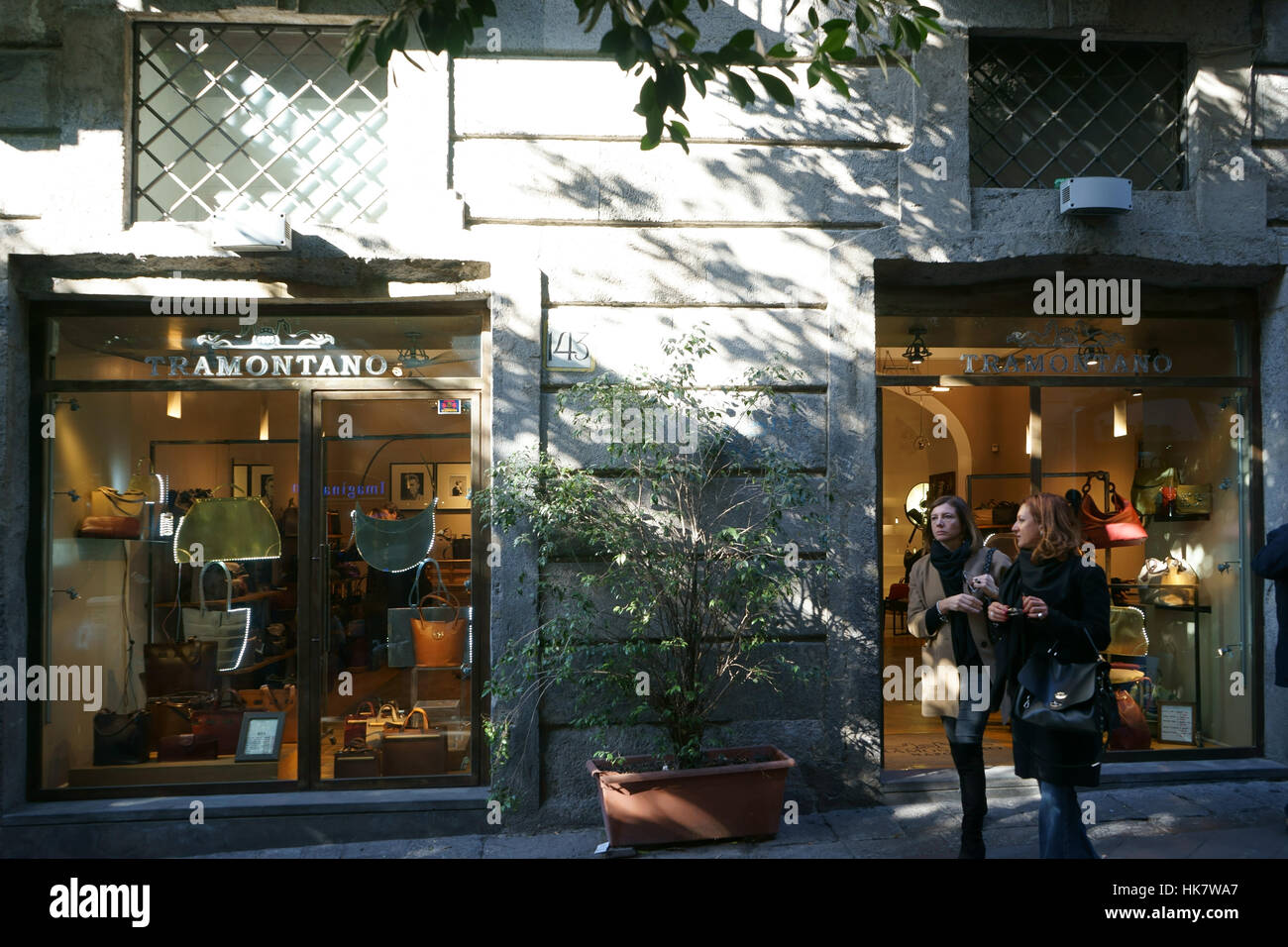 Via chiaia napoli hi-res stock photography and images - Alamy