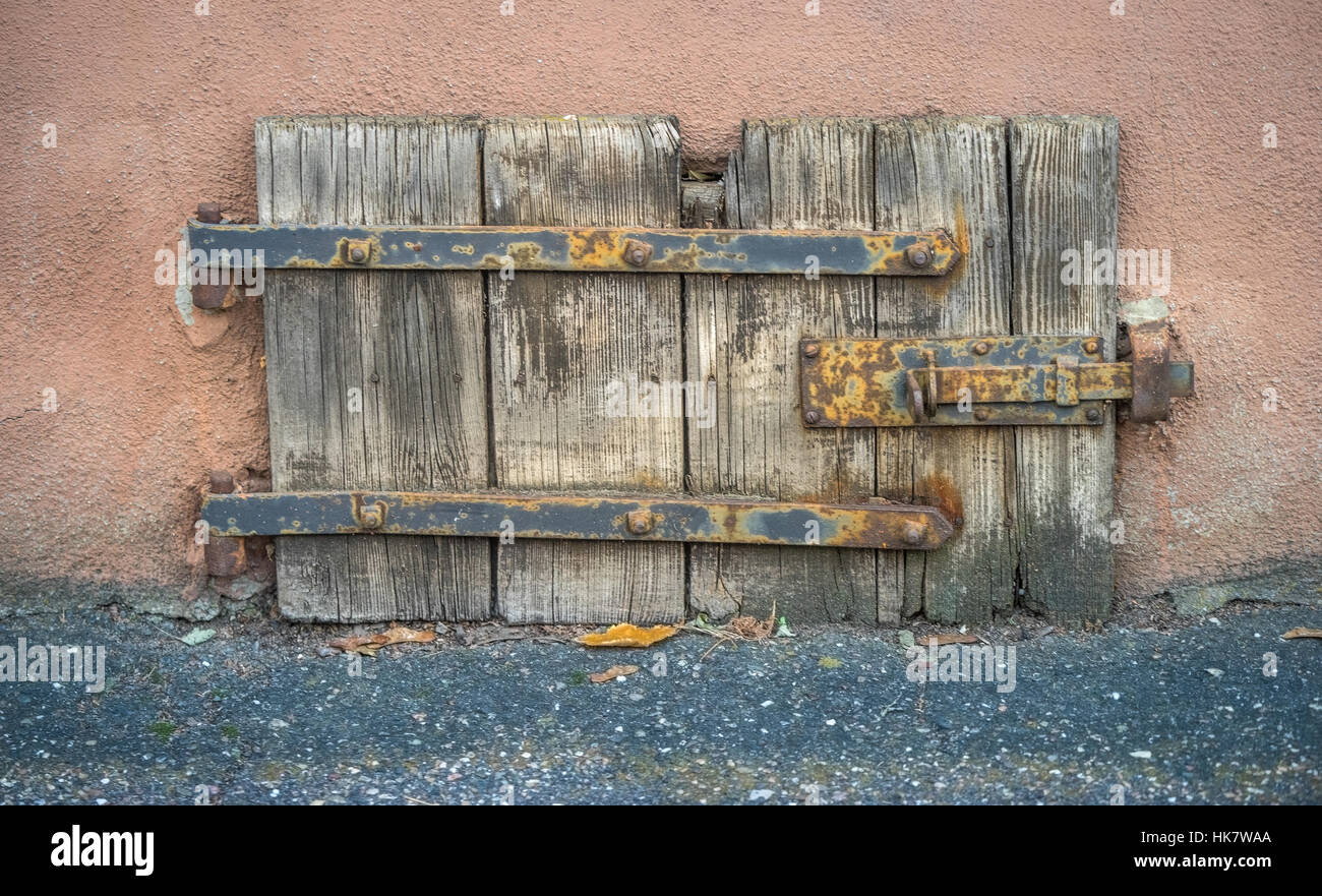 Bottom of wall hi-res stock photography and images - Alamy