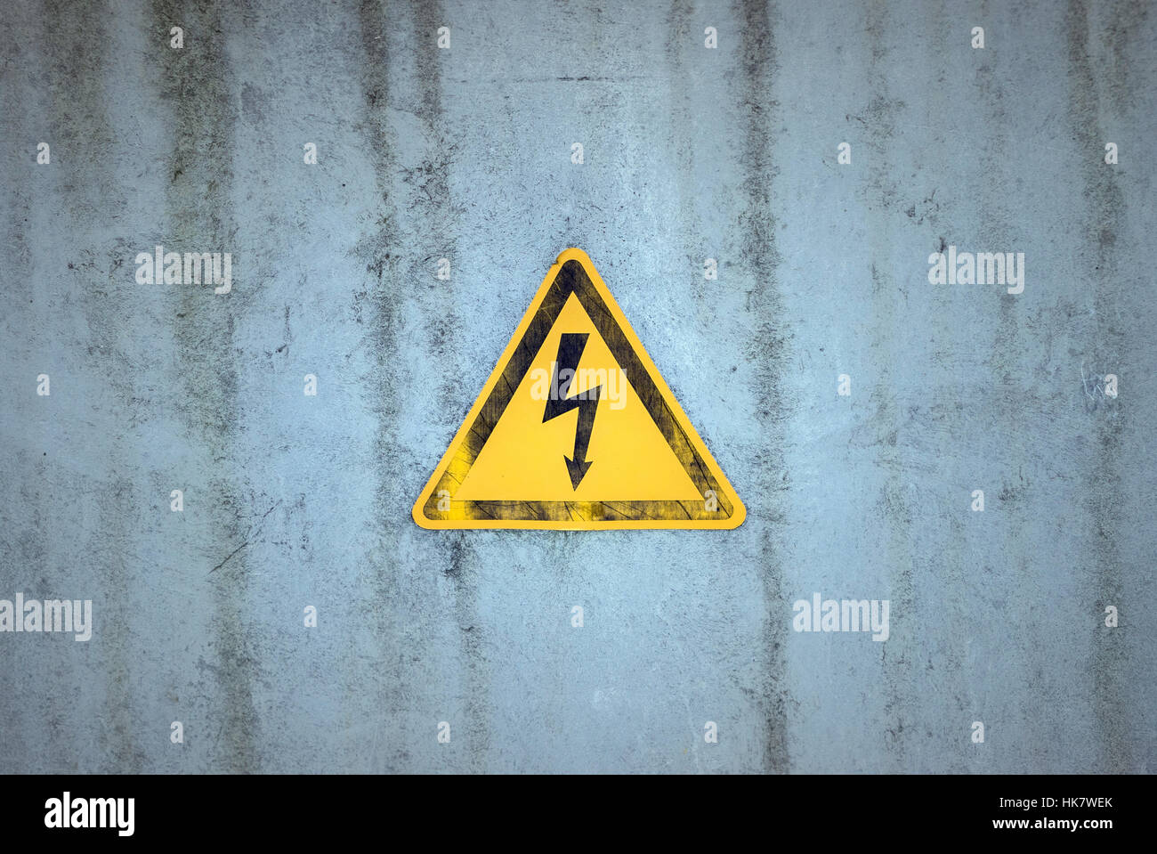 Electricity warning sign hi-res stock photography and images - Alamy