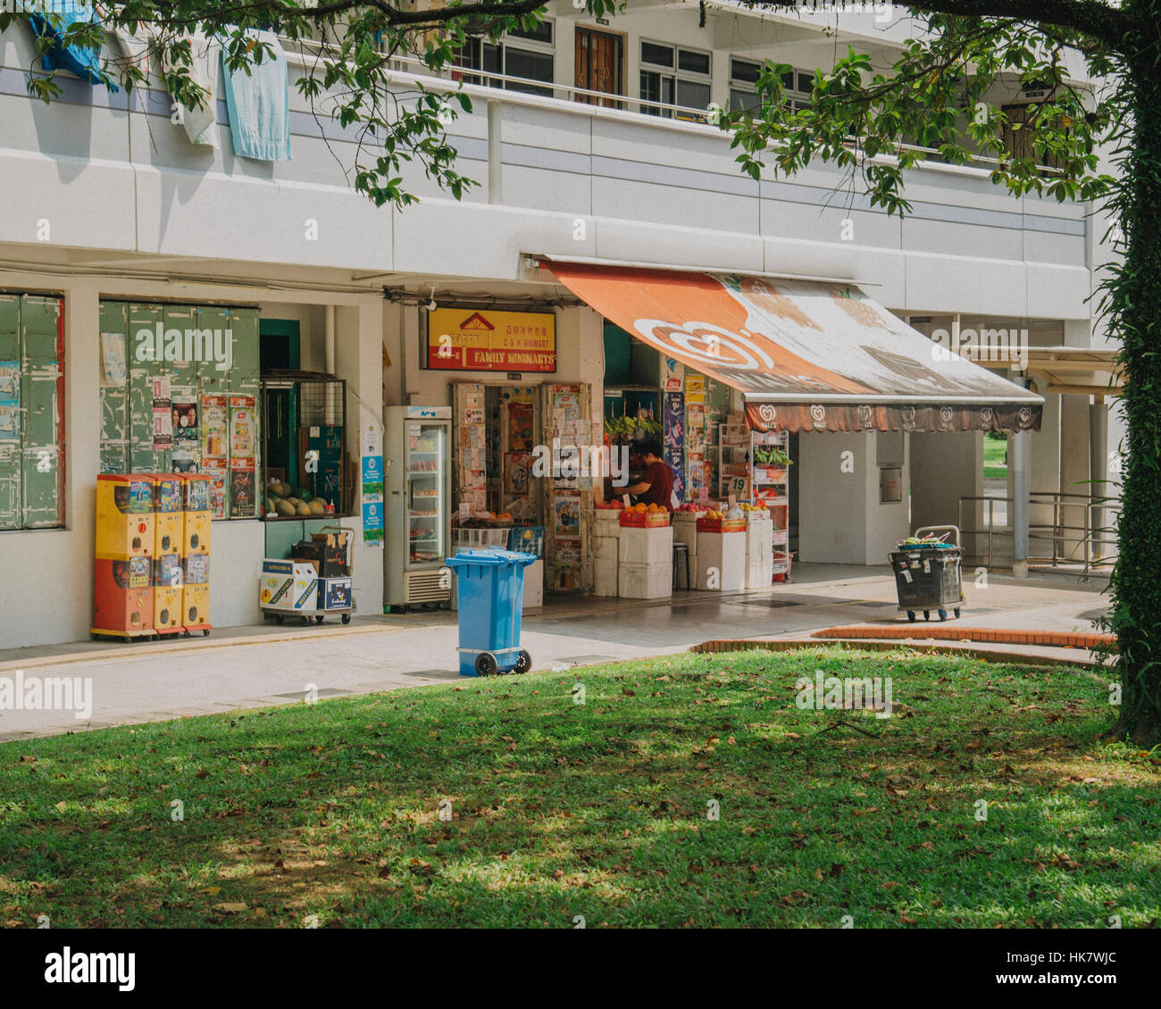 Neighbourhood convenience store hi-res stock photography and images - Alamy