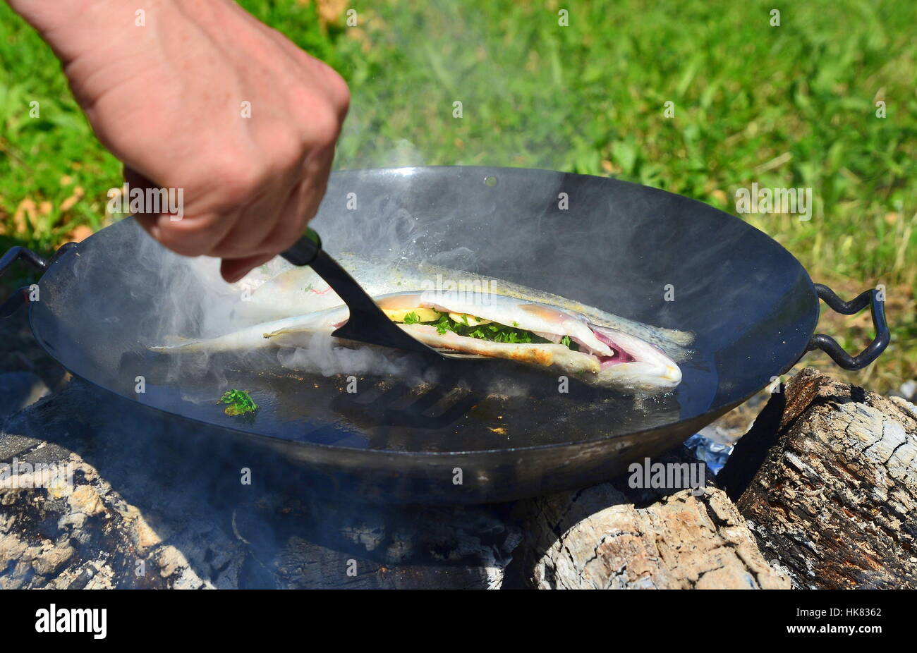 Campfire fish frying pan hi-res stock photography and images - Alamy