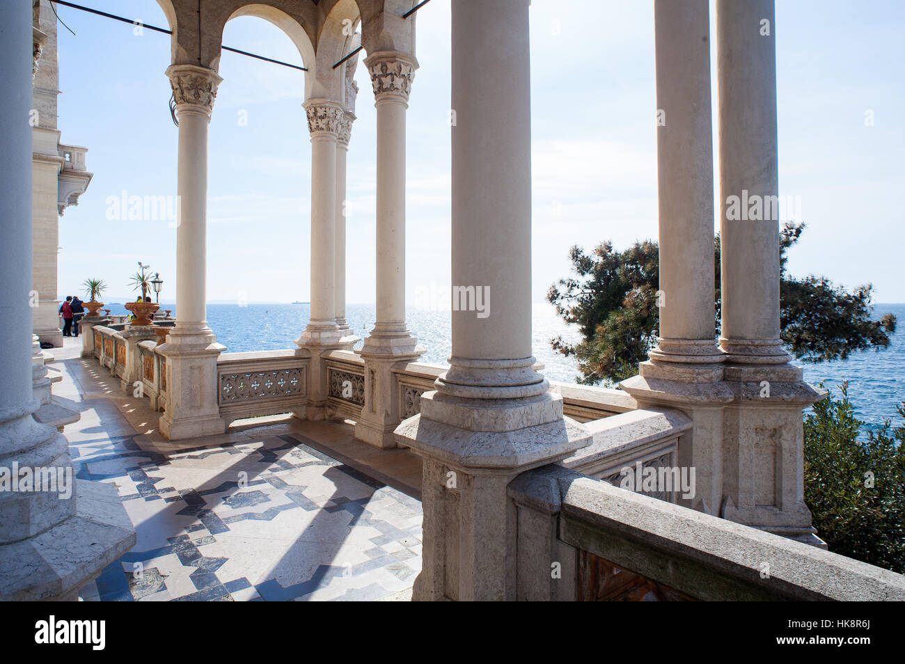 columns, style of construction, architecture, architectural style ...