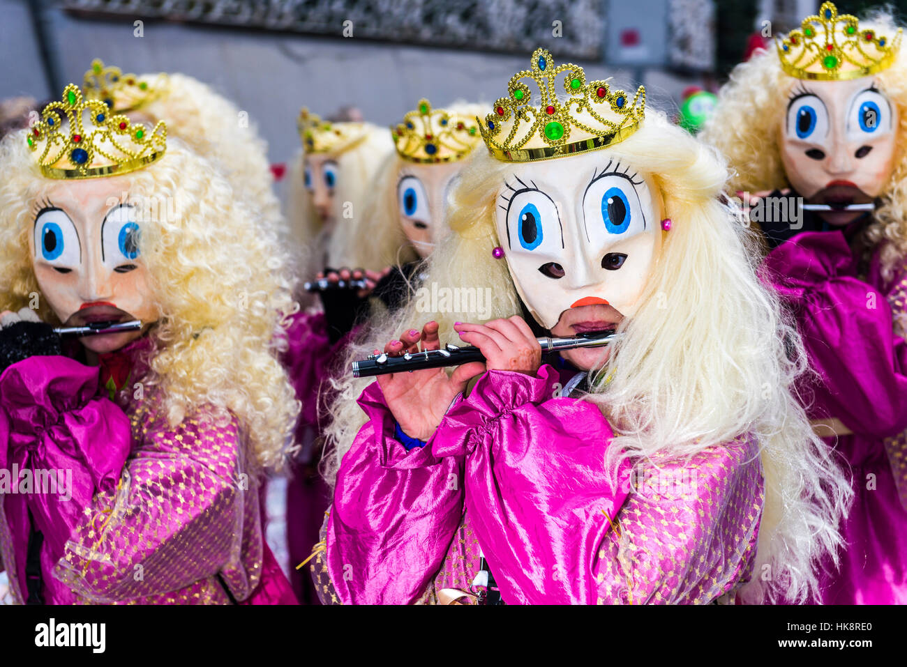 Masked men and women are joining the great procession of Basler ...