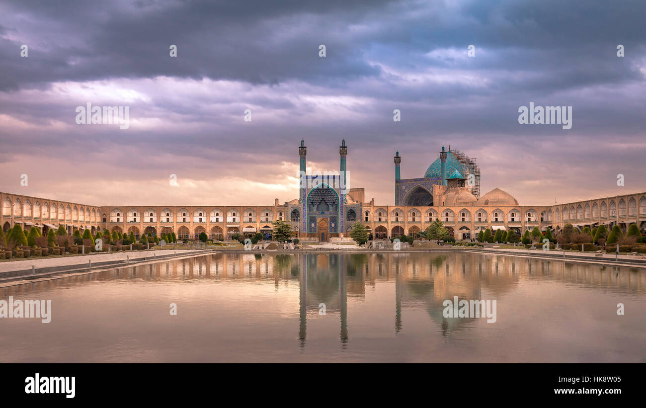 Reflection of the shah imam hi-res stock photography and images - Alamy