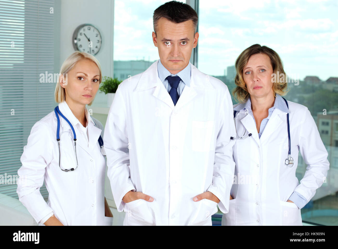 doctor, physician, medic, medical practicioner, woman, humans, human ...