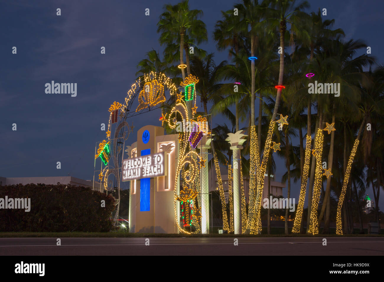 CHRISTMAS DECORATIONS WELCOME TO MIAMI BEACH SIGN TUTTLE CAUSEWAY MIAMI ...
