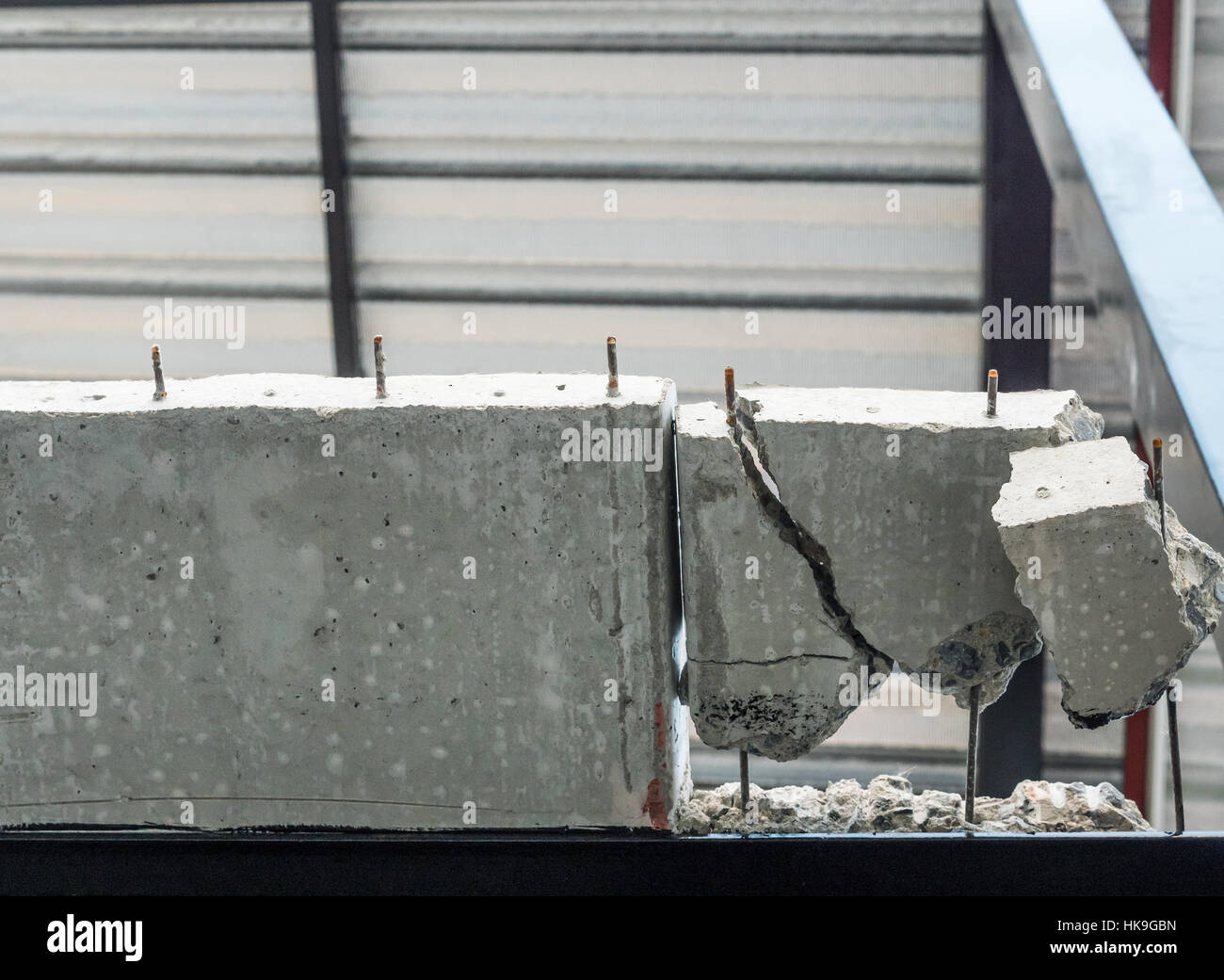 Concrete block damage hi-res stock photography and images - Alamy