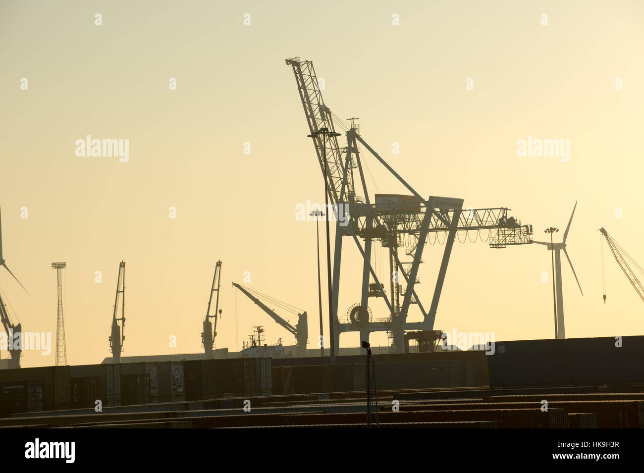 Liverpool dock cranes hi-res stock photography and images - Alamy