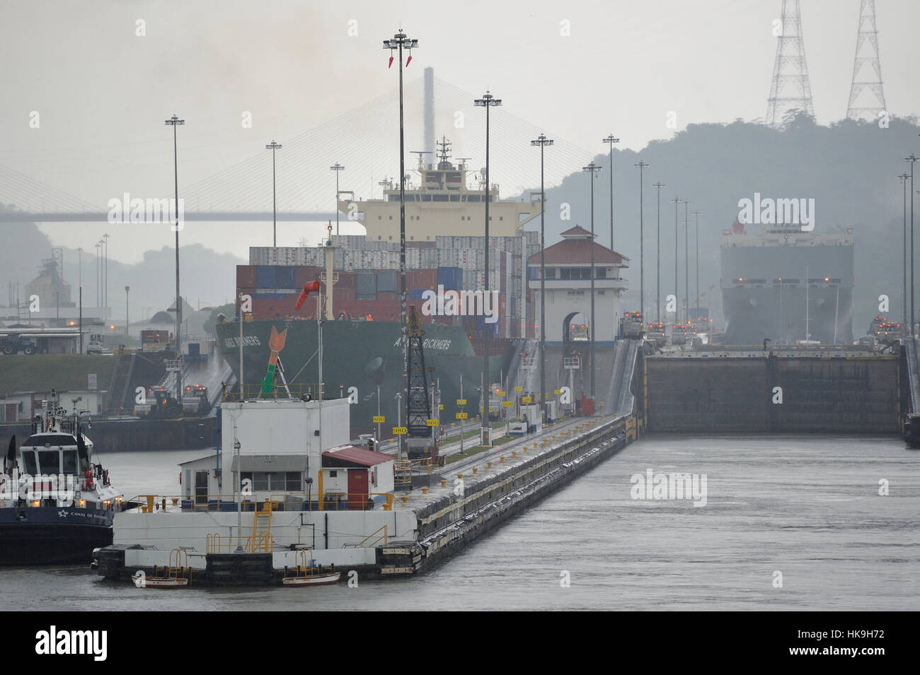 gates and locks in Panama canal Stock Photo - Alamy