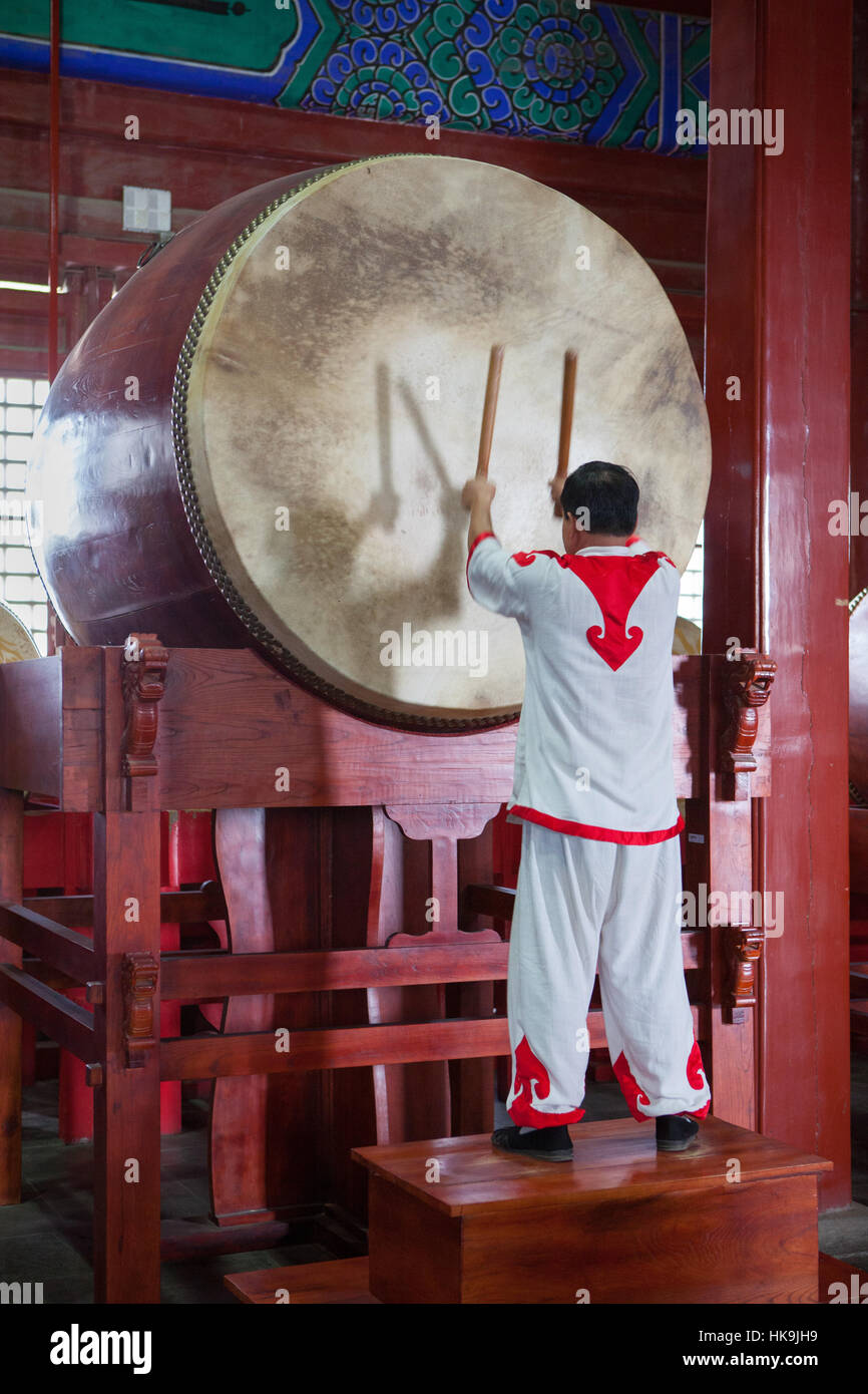 Drummer performing at Drum Tower, Beijing, China Stock Photo - Alamy
