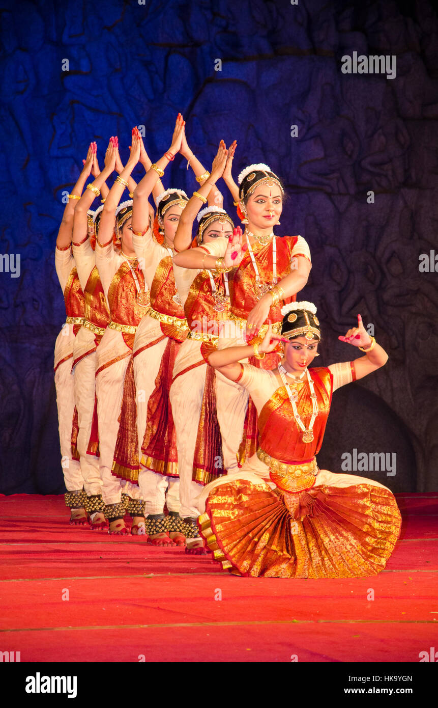 Bharatanatyam dance dress hi-res stock photography and images - Alamy