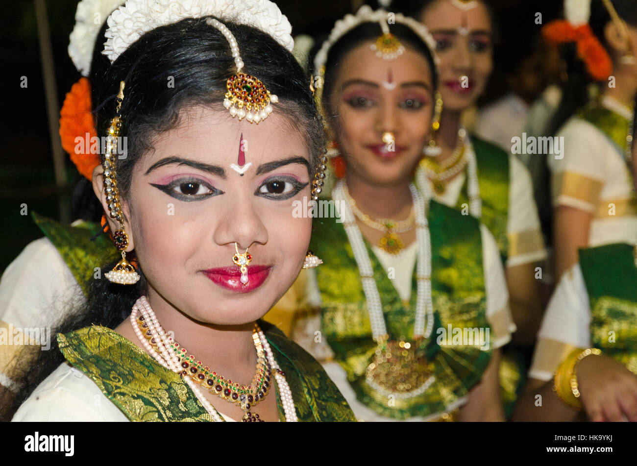 Bharatanatyam dance dress hi-res stock photography and images - Alamy