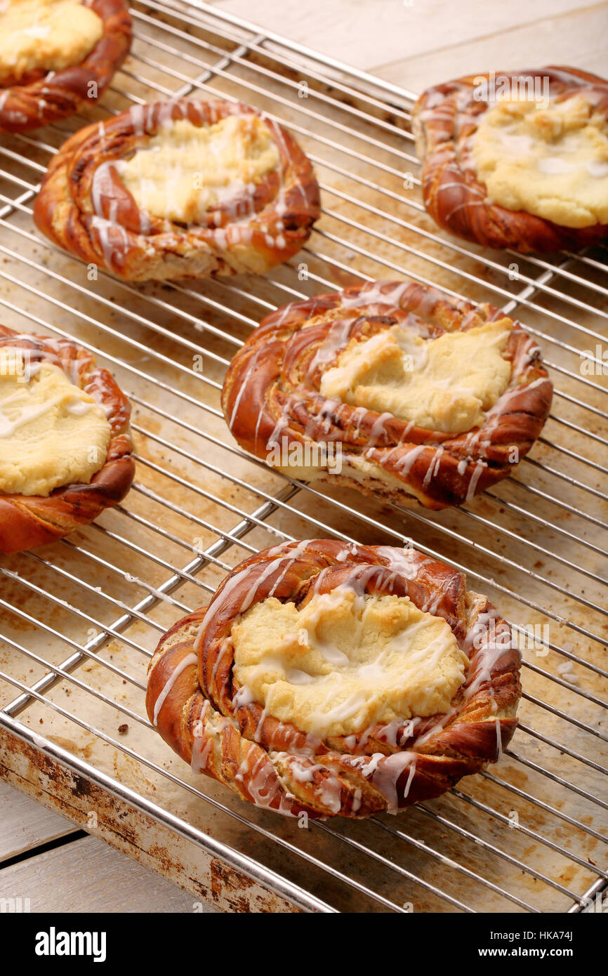 Bun pie hi-res stock photography and images - Alamy