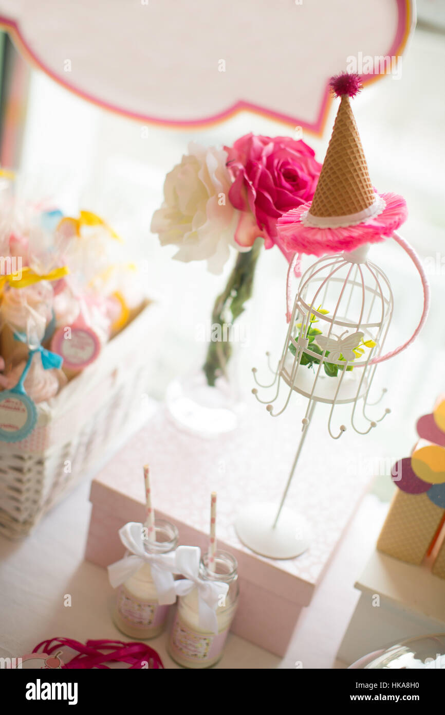 Birthday table decoration Stock Photo - Alamy