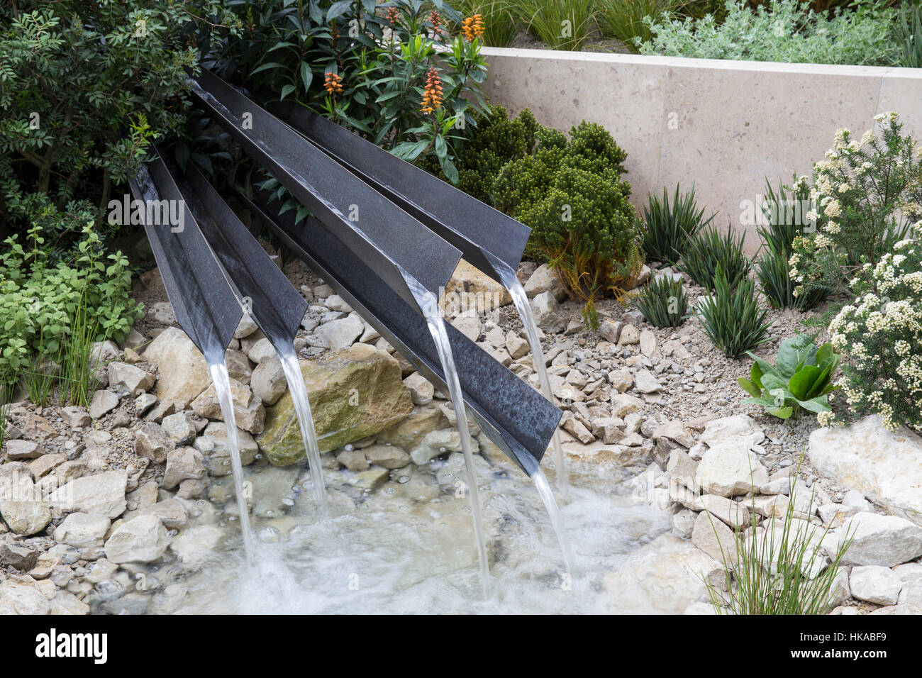 Small water feature garden hi-res stock photography and images - Alamy