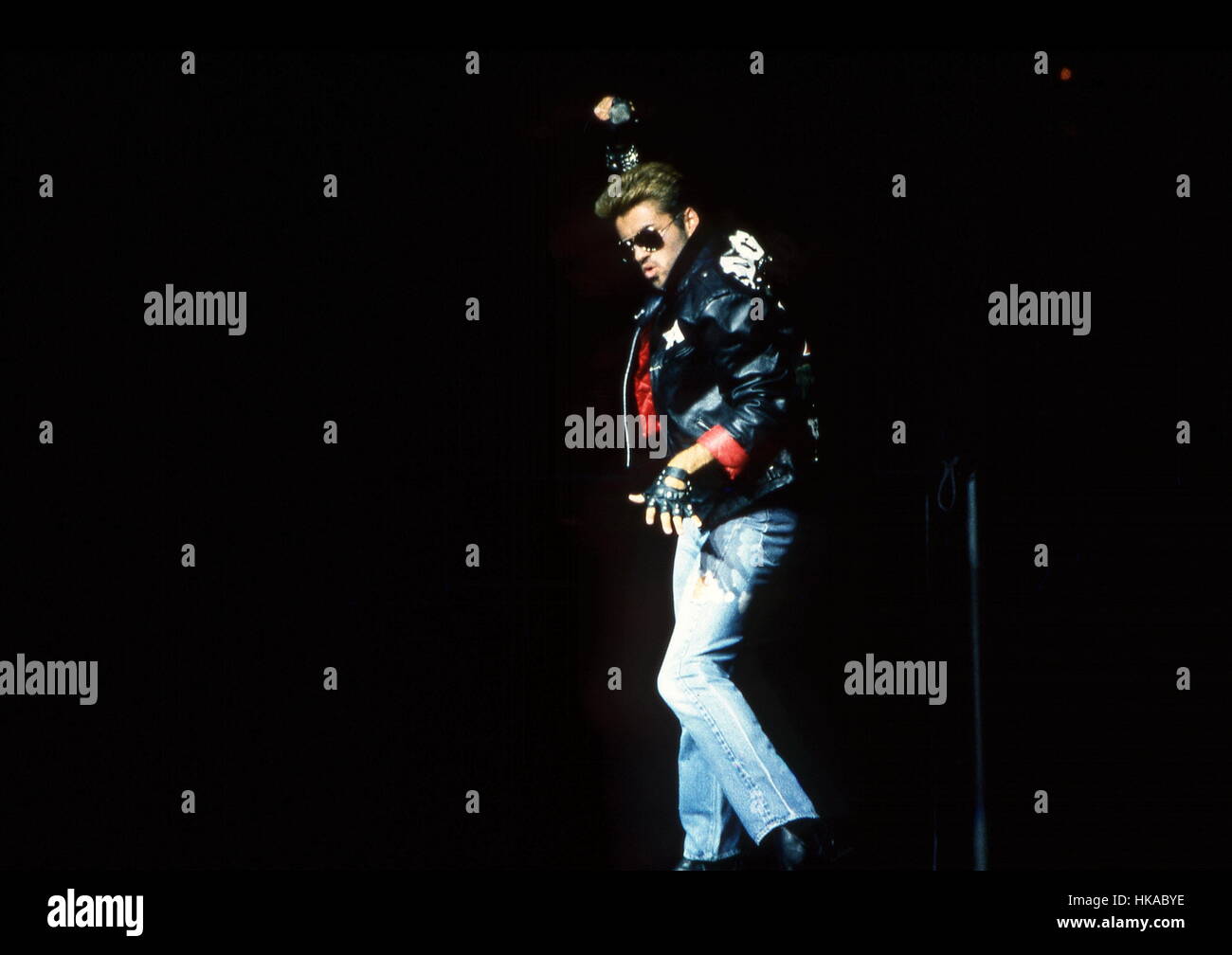 George michael at concert 1988 hi-res stock photography and images - Alamy