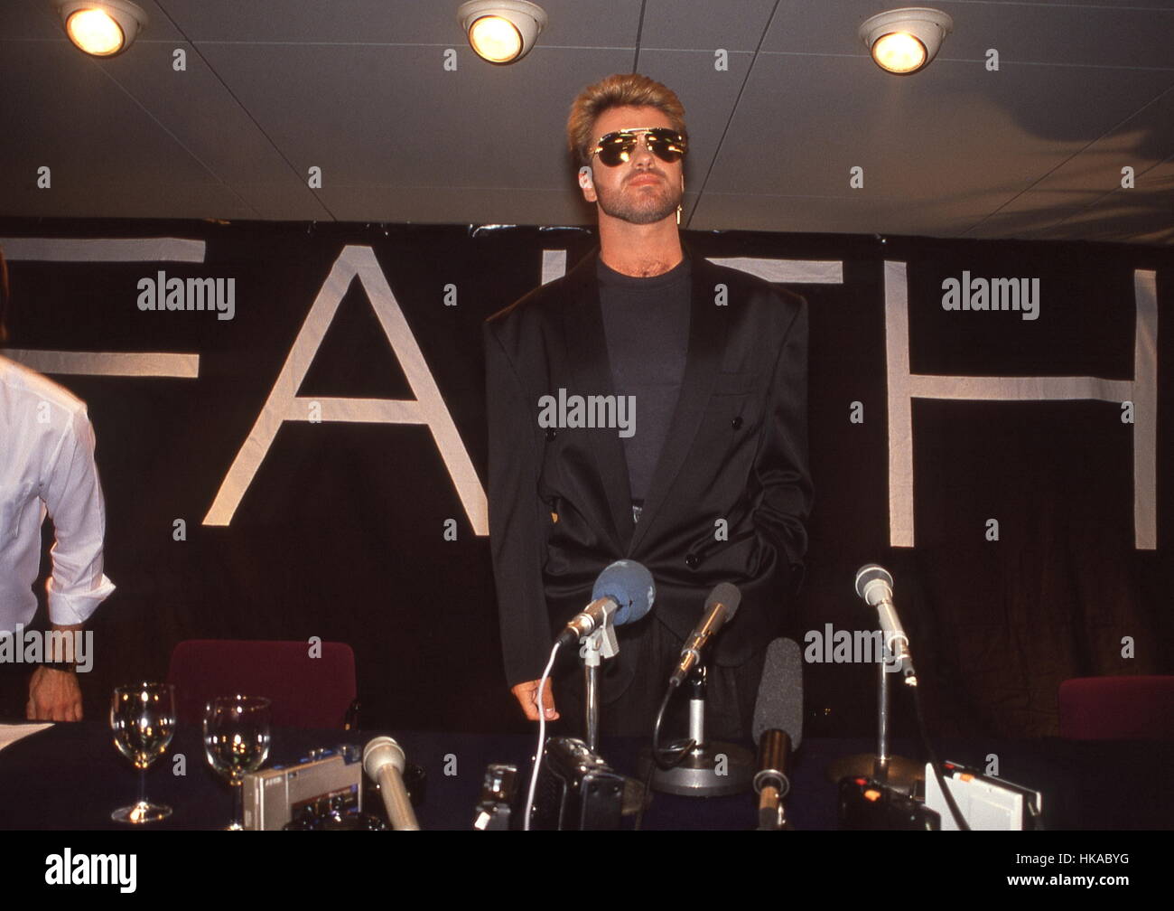 George michael at concert 1988 hi-res stock photography and images - Alamy