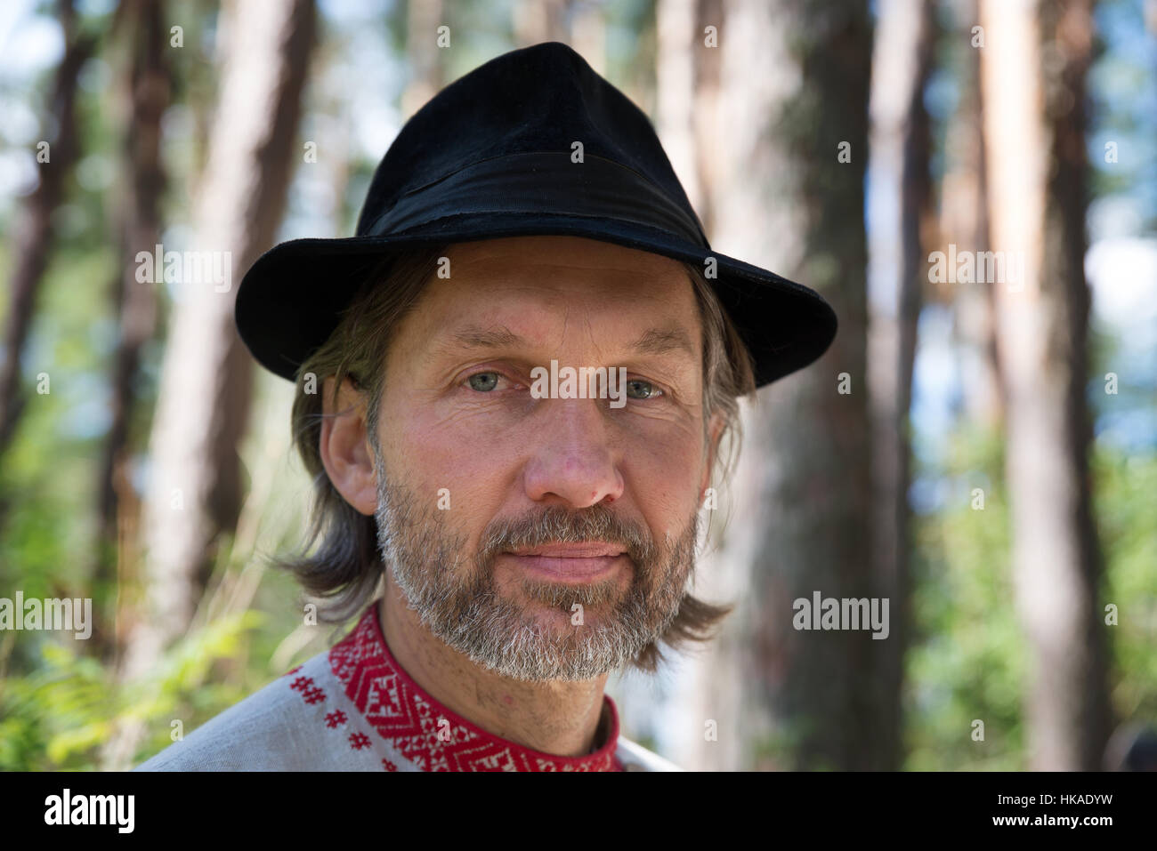 Portrait of a man of Seto people in traditional dress, Obinitsa ...