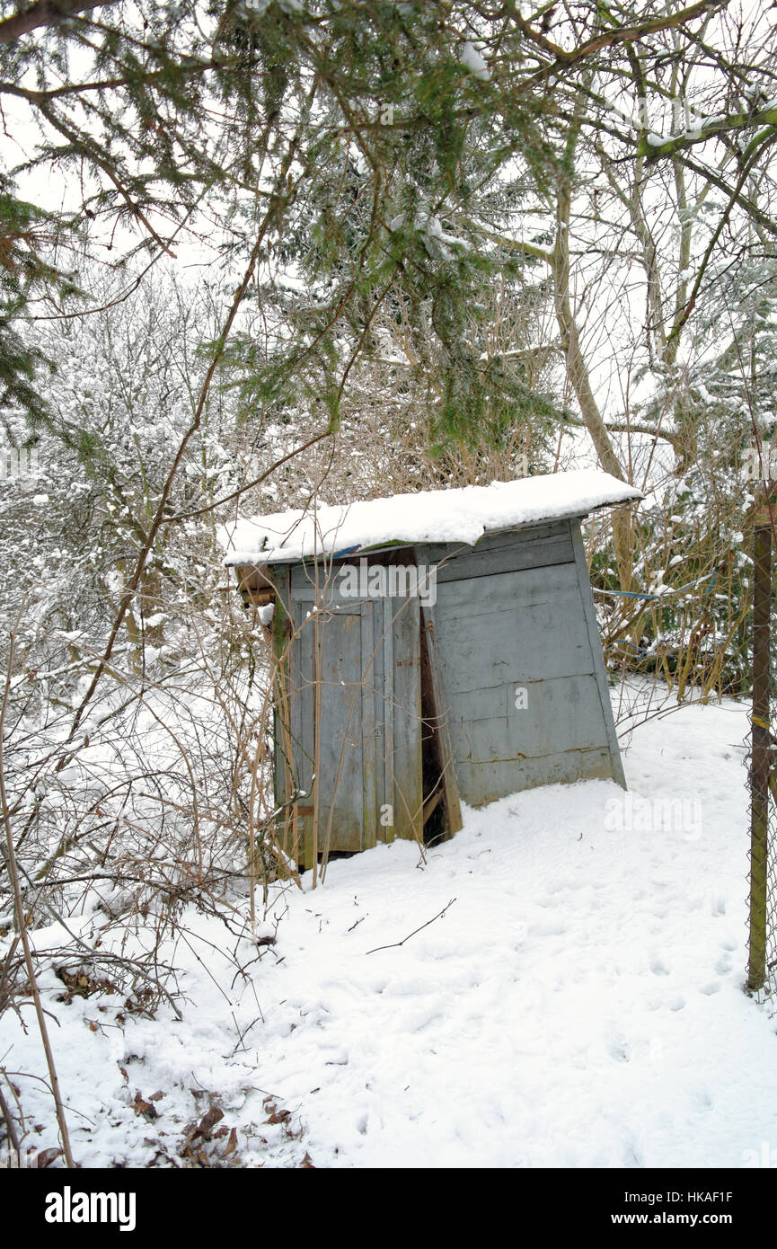 old damaged wooden hut in the snow Stock Photo - Alamy