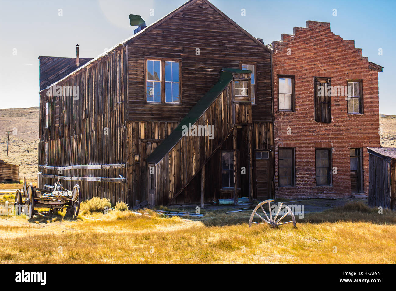 Two buildings in desert hi-res stock photography and images - Alamy