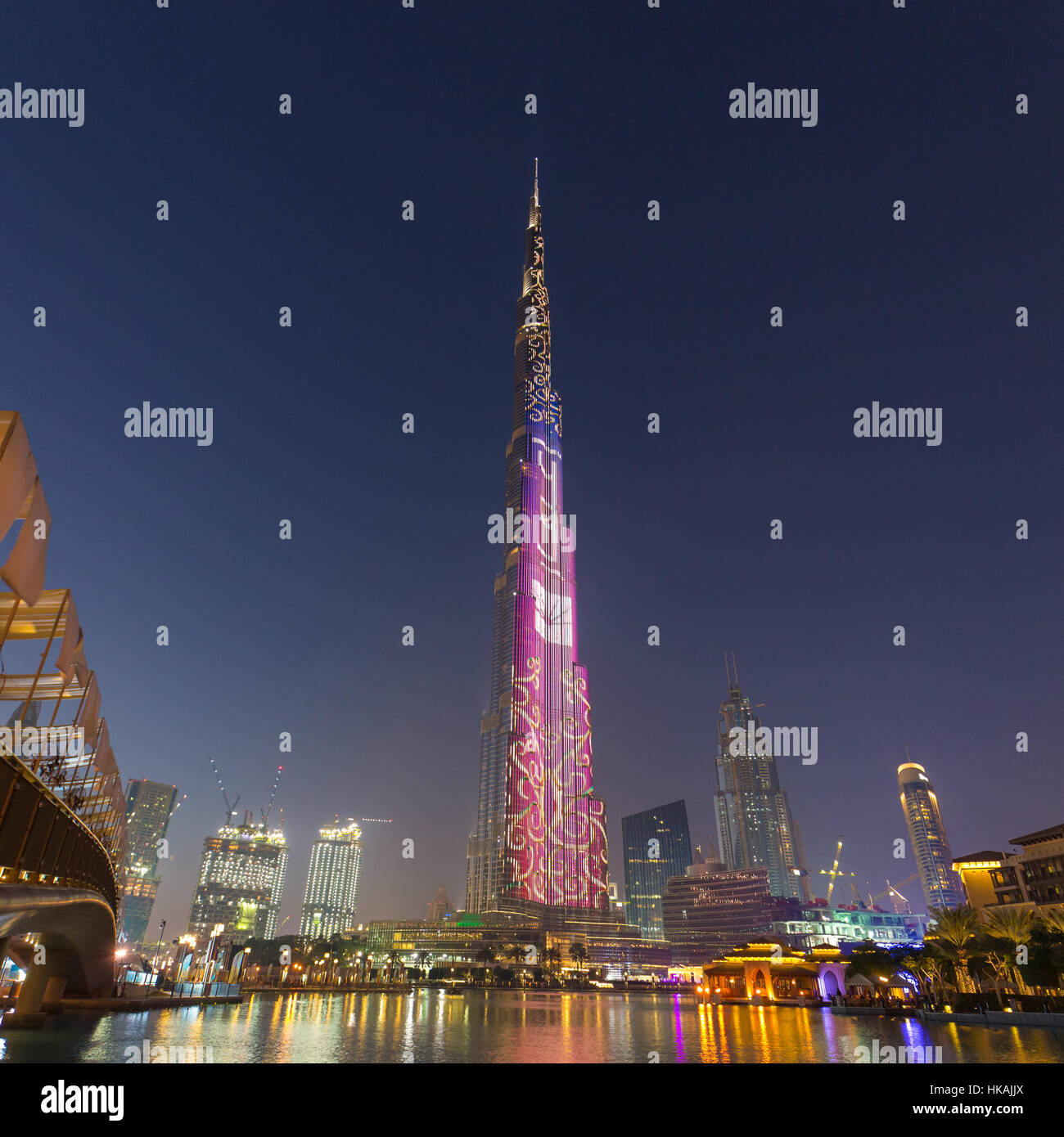 Burj khalifa the worlds tallest tower dubai hi-res stock photography ...