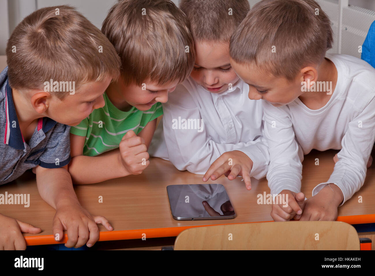 Children watching screen classroom hi-res stock photography and images ...
