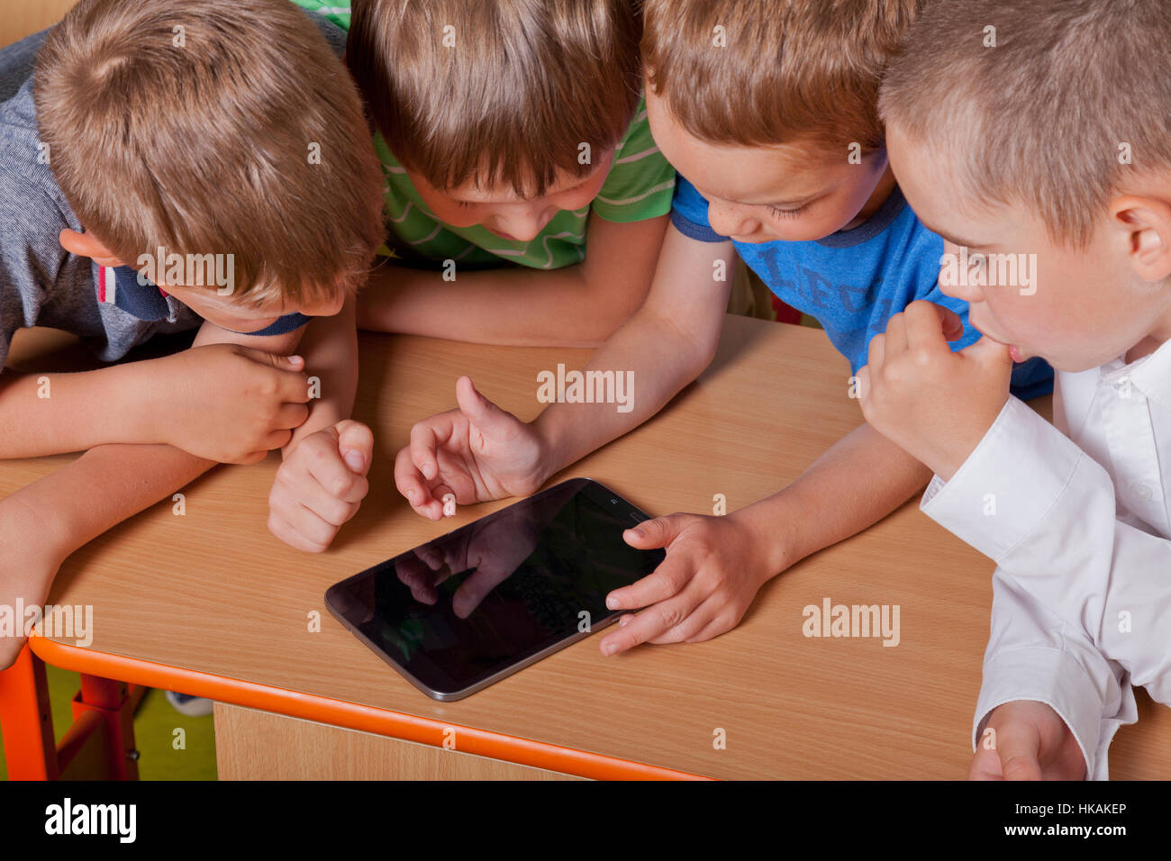 Children watching screen classroom hi-res stock photography and images ...