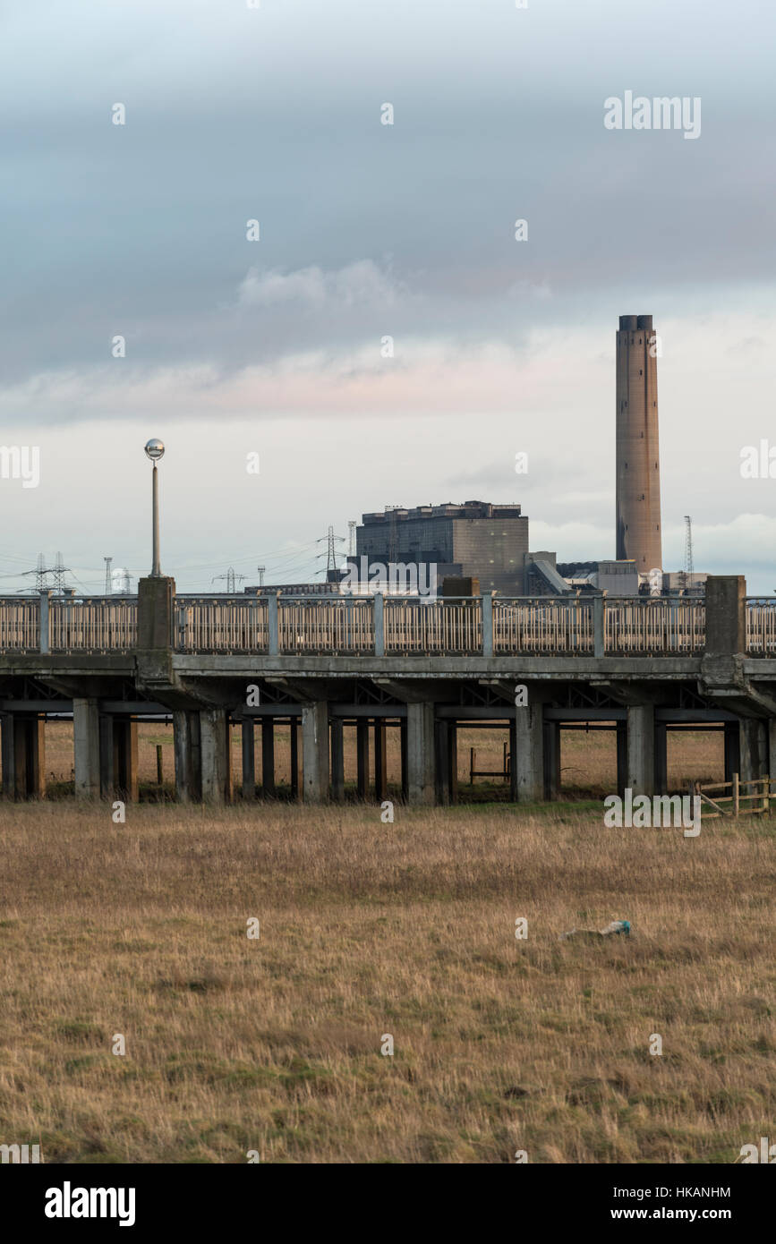 Looking longannet power station south hi-res stock photography and ...