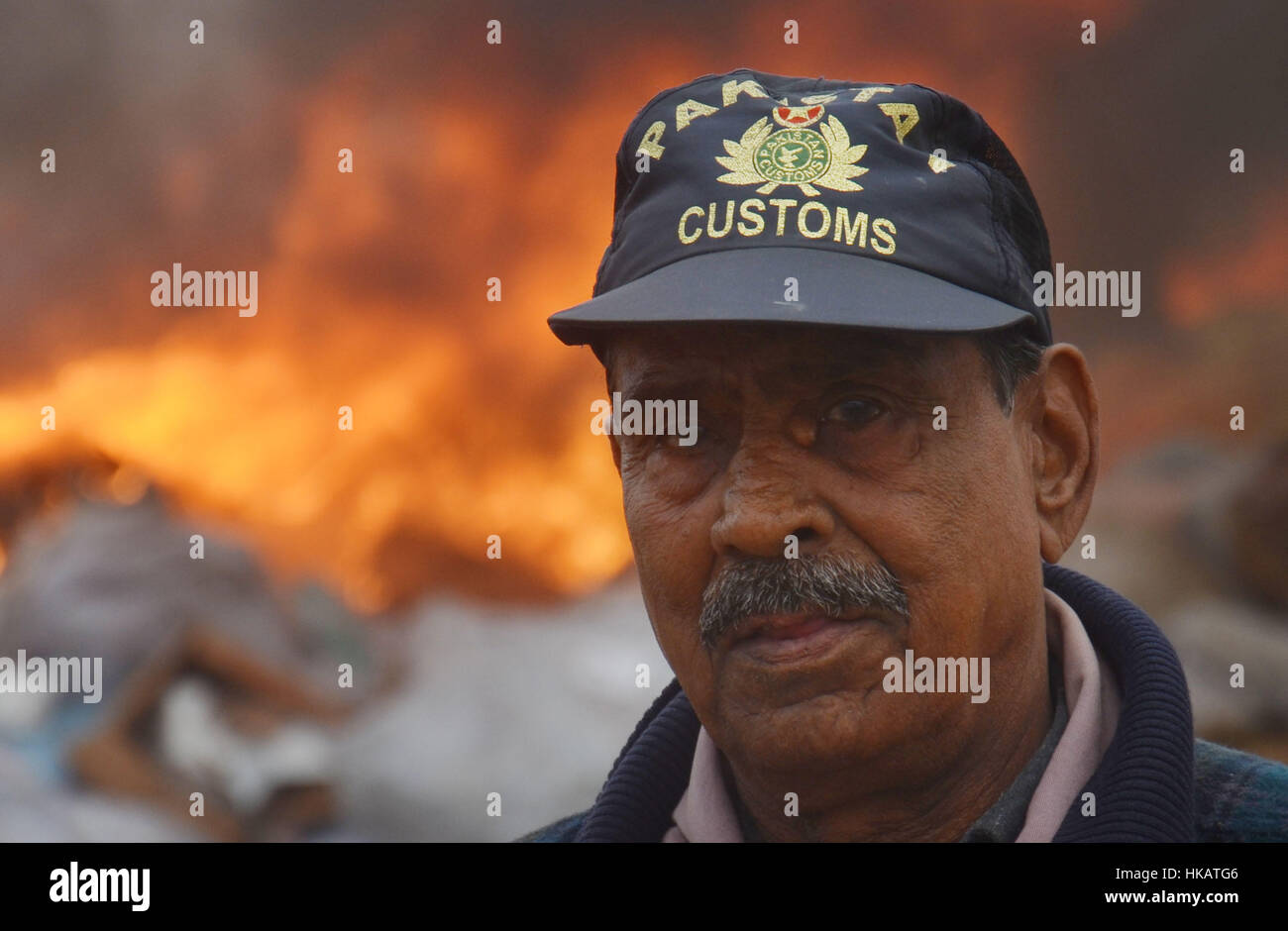 Pakistan customs hi-res stock photography and images - Alamy