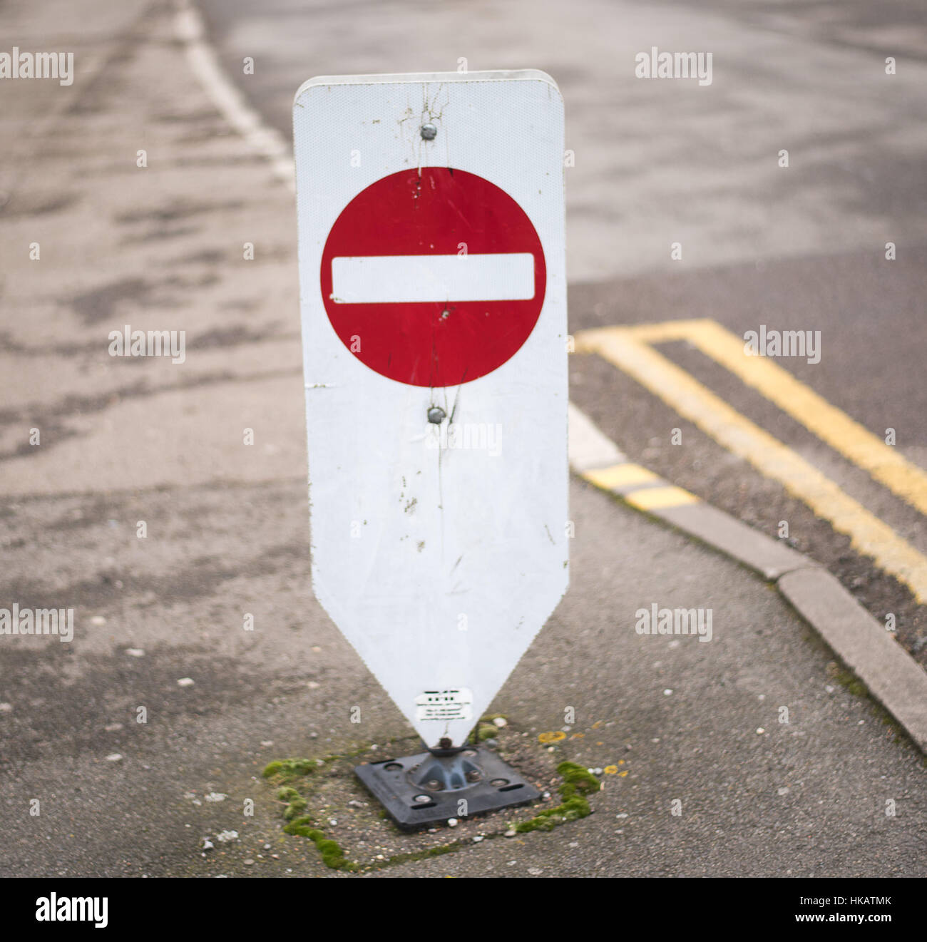 No entry sign, UK urban road sign Stock Photo - Alamy No entry sign, UK urban road sign Stock Photo - Alamy
