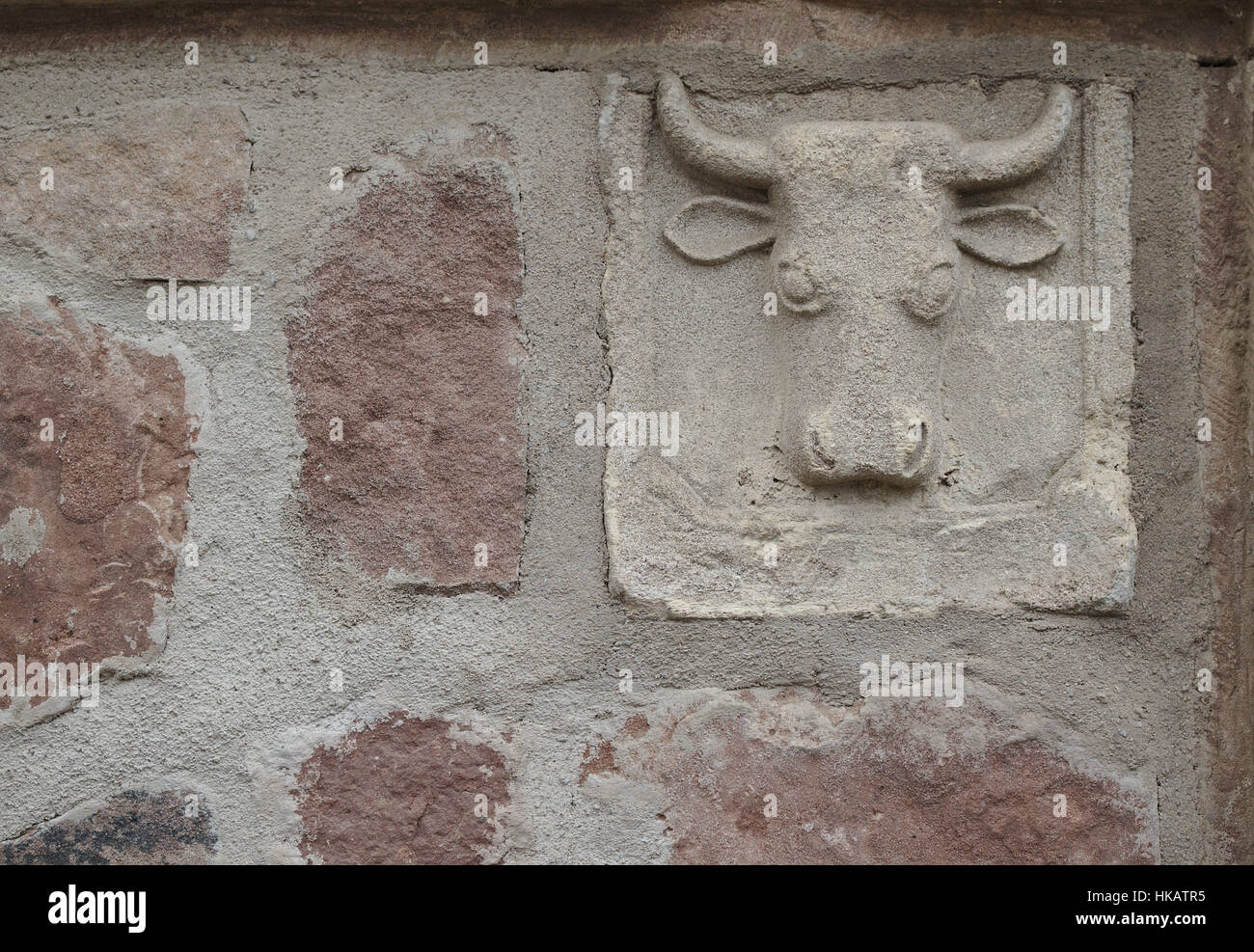 Carved stone head on wall hi-res stock photography and images - Alamy