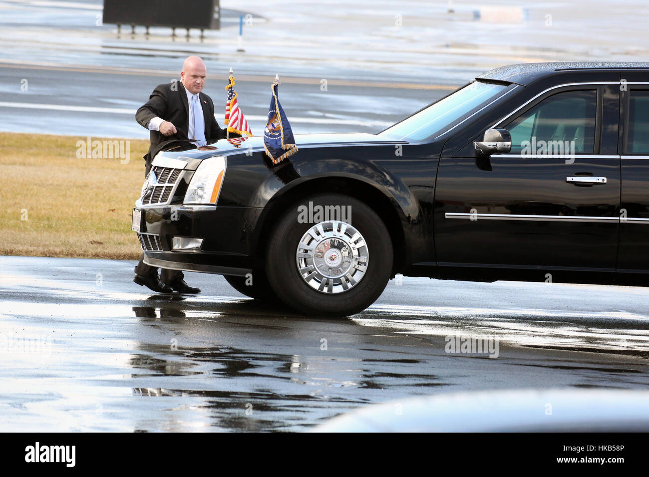 Philadelphia, USA. 26th Jan, 2017. Cleaning rain off of the ...