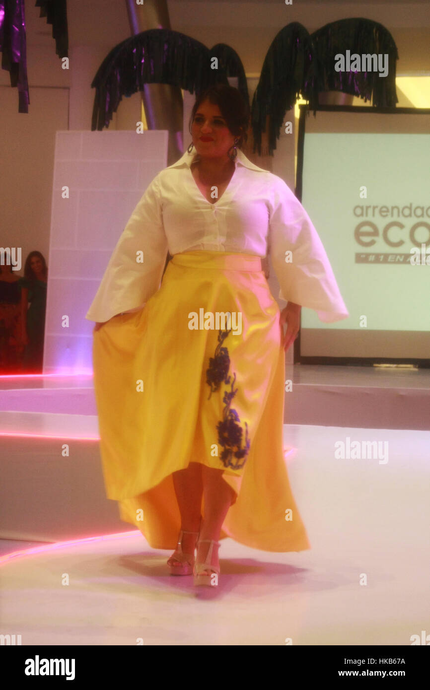 Panama City, Panama. 26th January, 2017. Piky Zubieta models a Celi ...