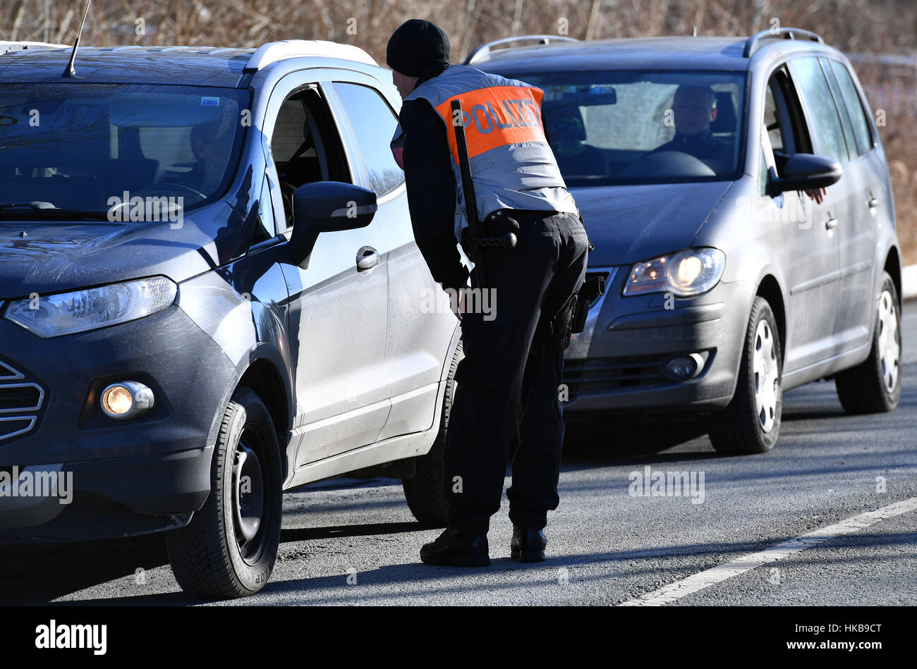 Weimar, Germany. 27th Jan, 2017. A police member patrols the way to the ...