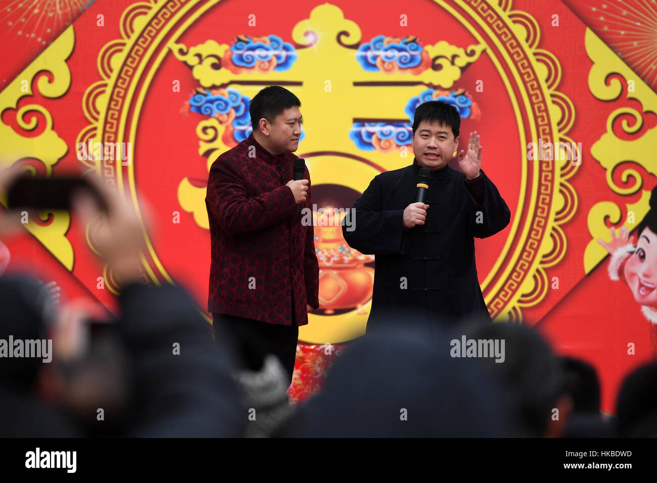 Beijing, China. 28th Jan, 2017. Actors perform cross talk at a temple ...