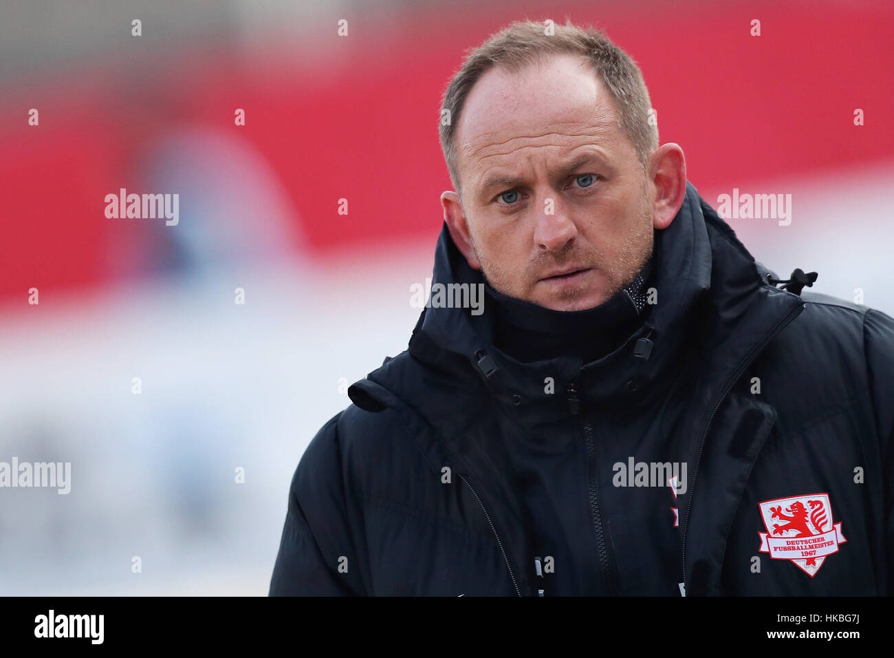 Wuerzburg, Germany. 28th Jan, 2017. Braunschweig's coach Torsten ...