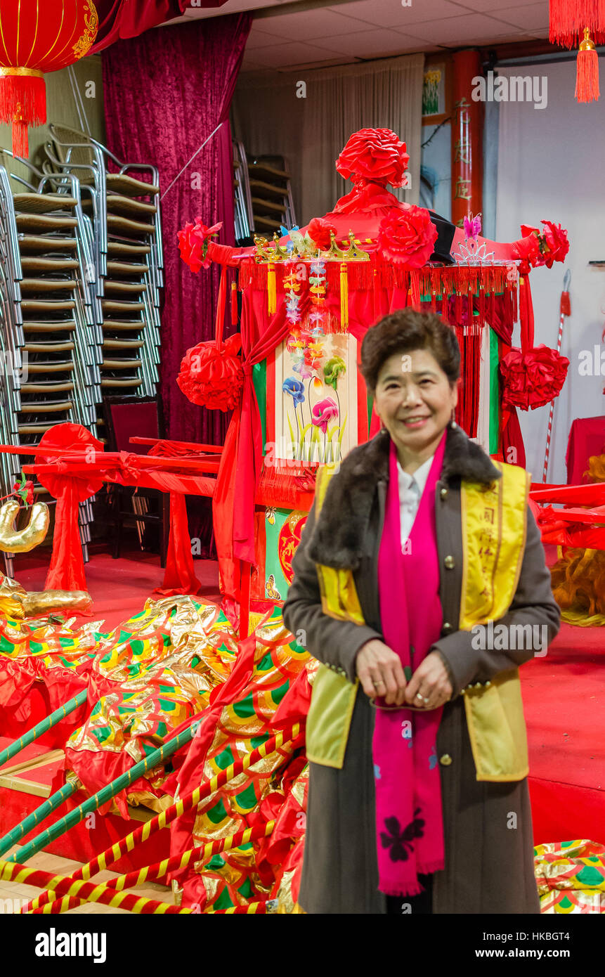 Madrid, Spain. 28th January, 2017. Chinese people preparing the ...