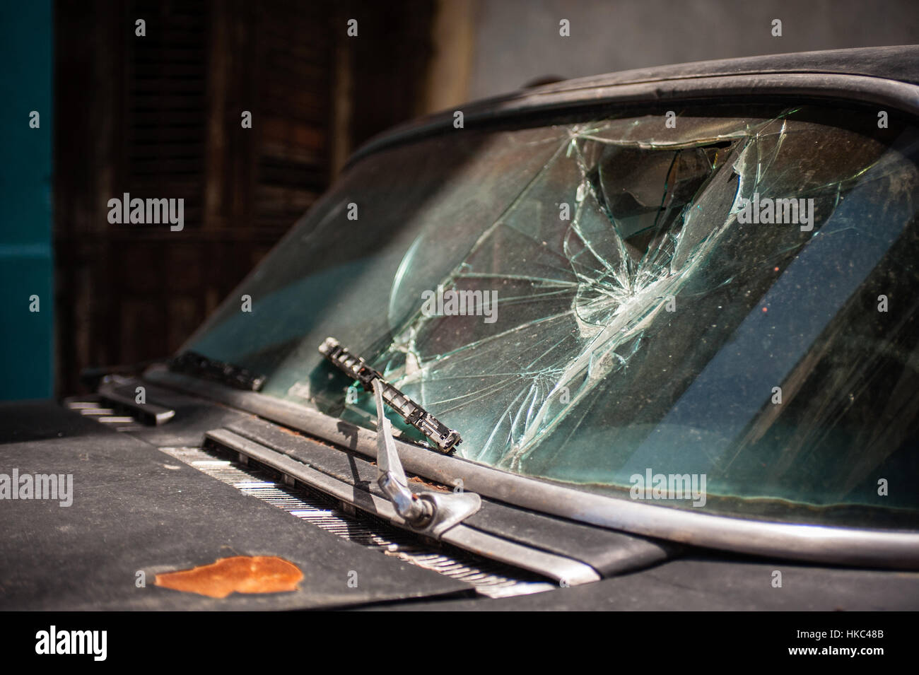 An old Cuban car with a broken front window Stock Photo - Alamy