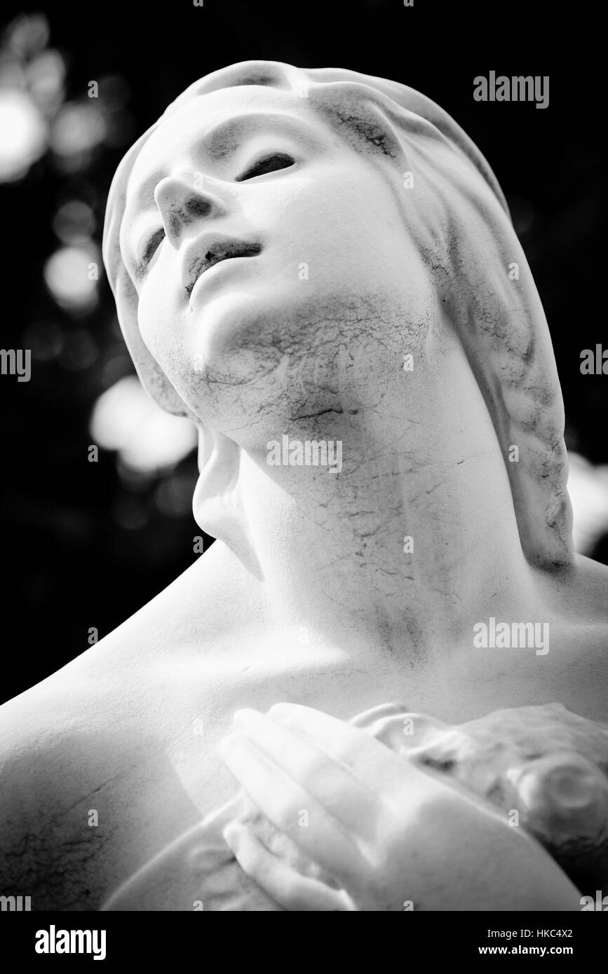 Mary statue tombstone cemetery hi-res stock photography and images - Alamy