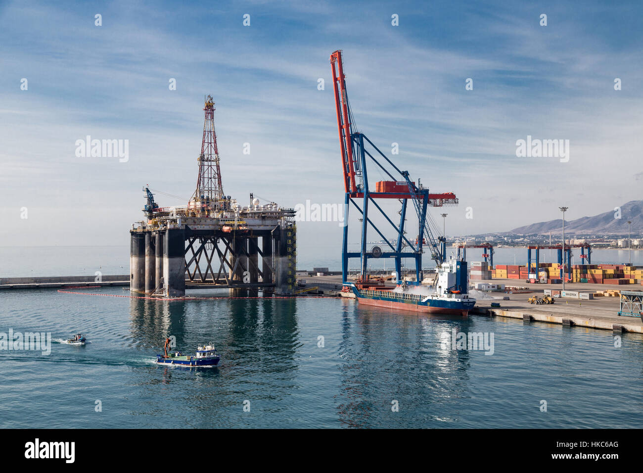 Oil drilling platform hi-res stock photography and images - Alamy