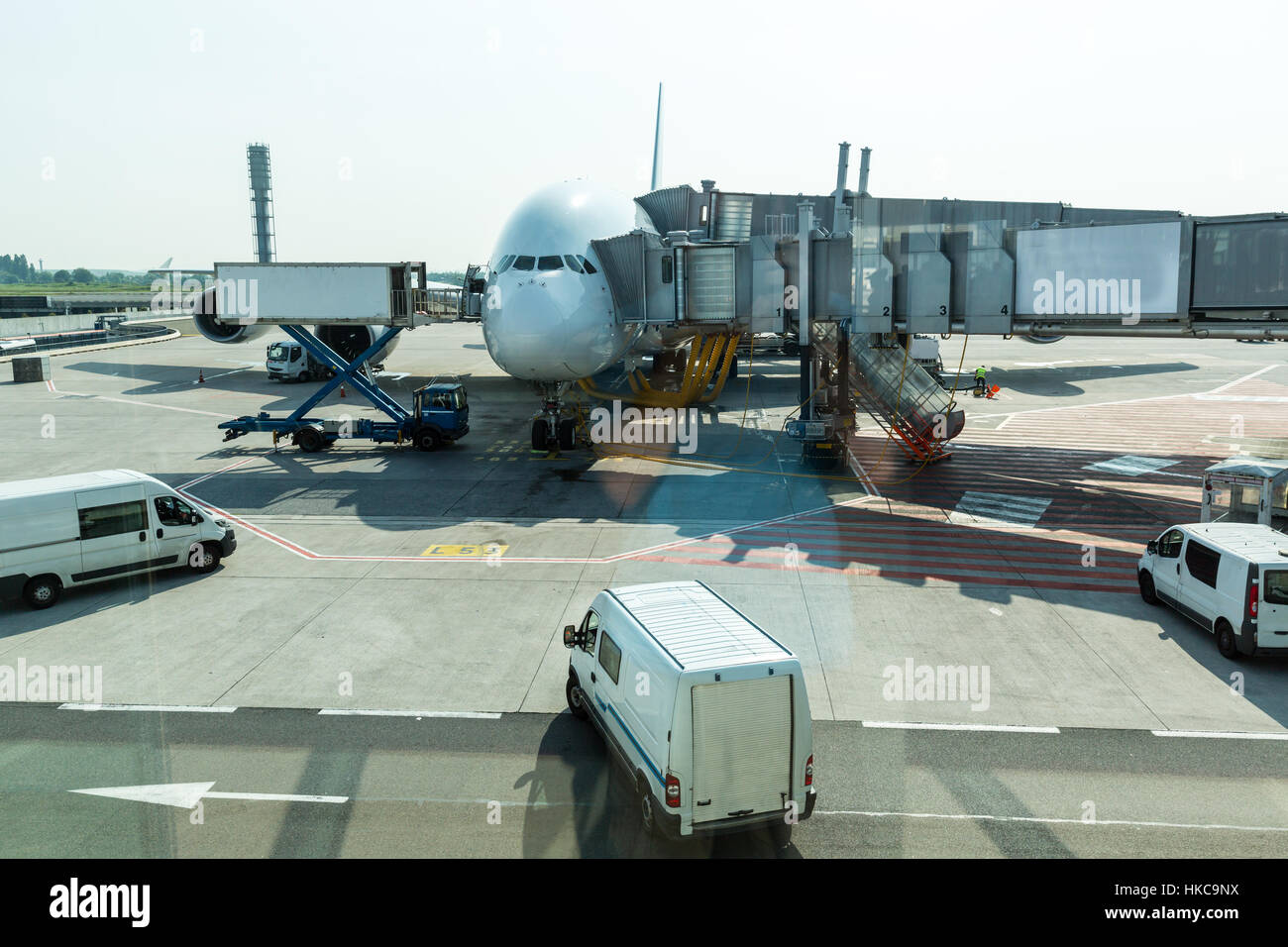 Luggage plane load hi-res stock photography and images - Alamy