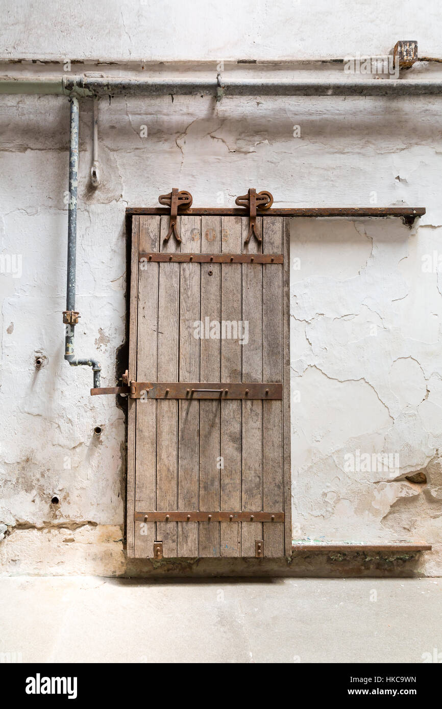 Old prison cell door hi-res stock photography and images - Alamy
